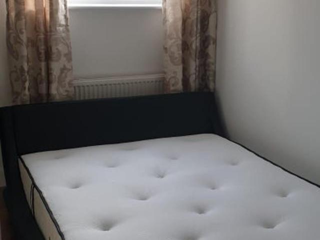 Room at Gilders Road, Greater London