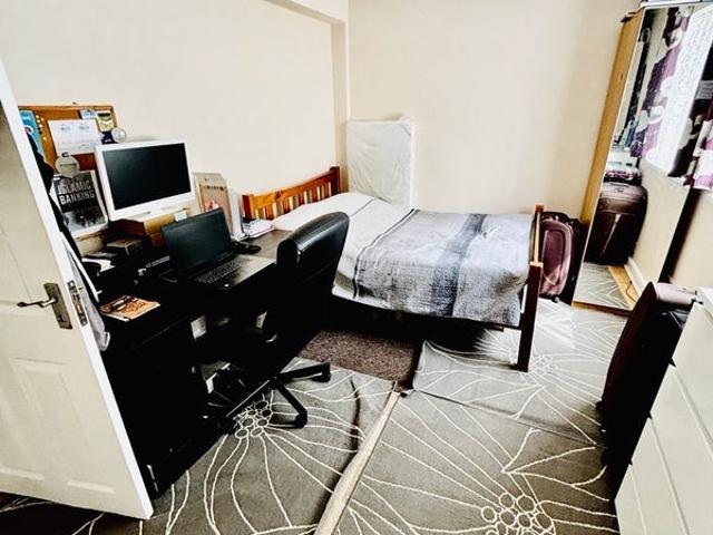Room at Gill Street, Greater London