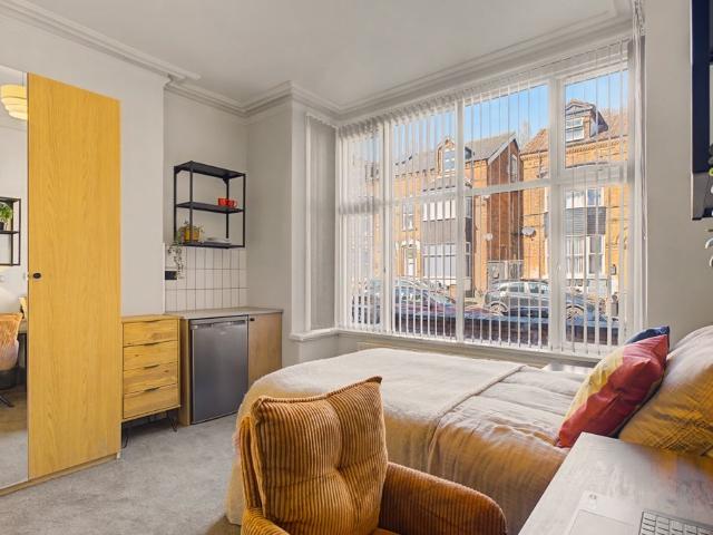 Room at Gillott Road, Birmingham