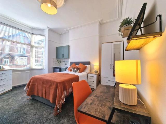 Room at Gillott Road, Birmingham