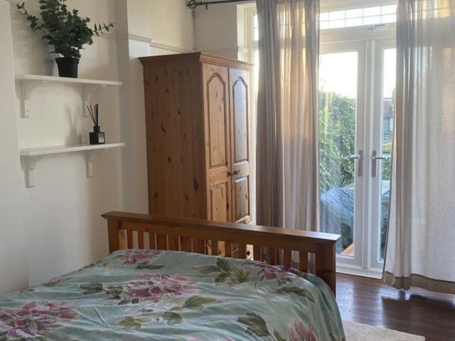 Room at Glanfield Road, Greater London