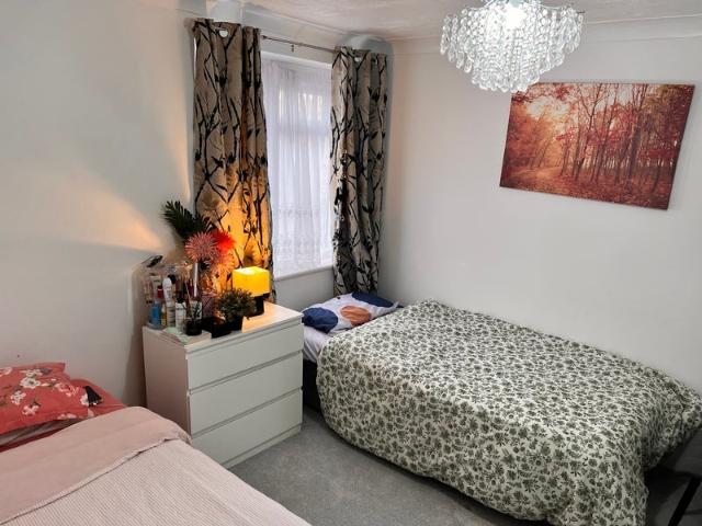 Room at Gladwyns, Basildon
