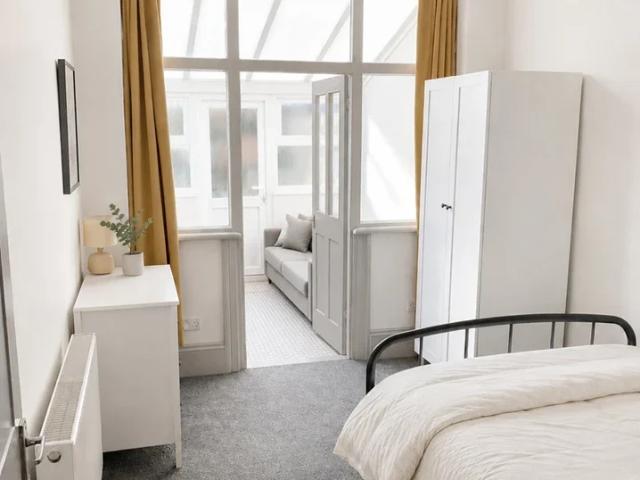Room at Gladys Avenue, Portsmouth