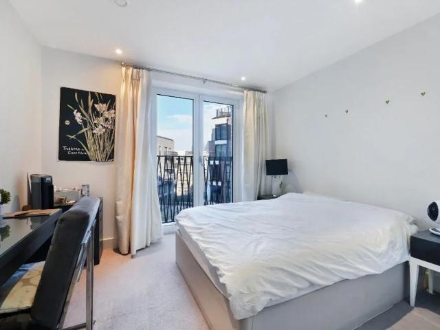 Room at Glade Path, Greater London