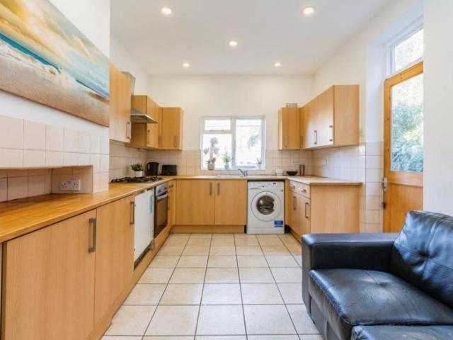 Room at Gladstone Avenue, Greater London