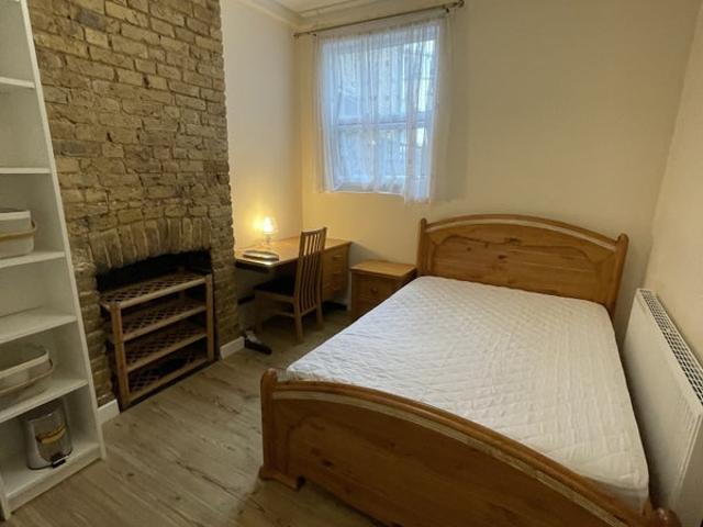 Room at Gladstone Avenue, Greater London