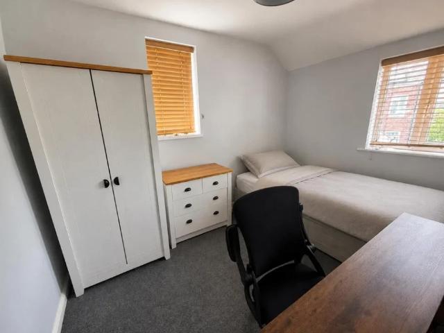 Room at Gladstone Street, Ashfield