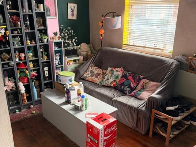 Room at Glapton Road, Nottingham