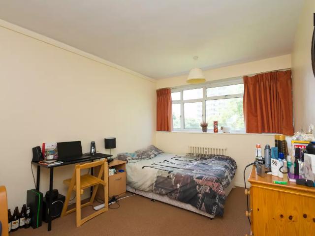 Room at Glasgow Terrace, City of Westminster