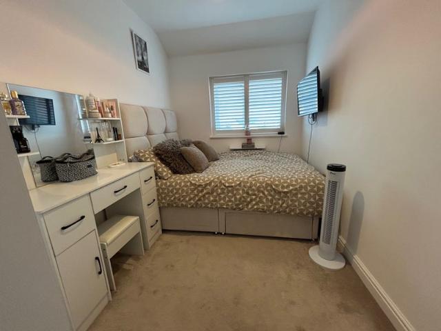 Room at Glass Close, Witham