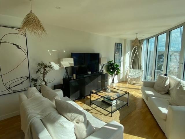 Room at Glass wharf, Bristol