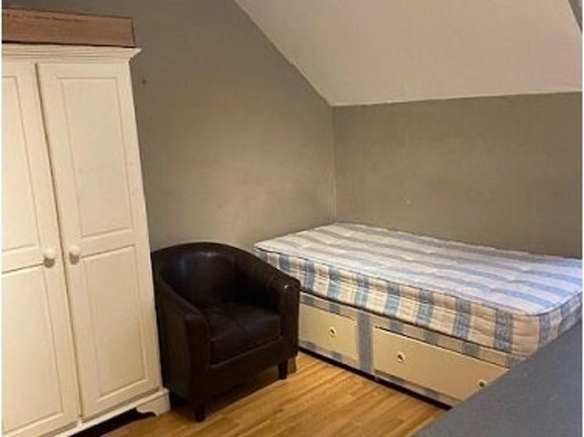 Room at Glazbury Road, Greater London