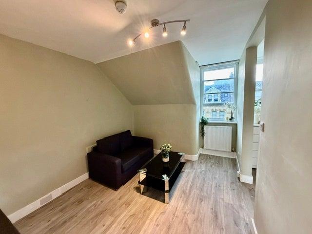 Room at Glazbury Road, Greater London