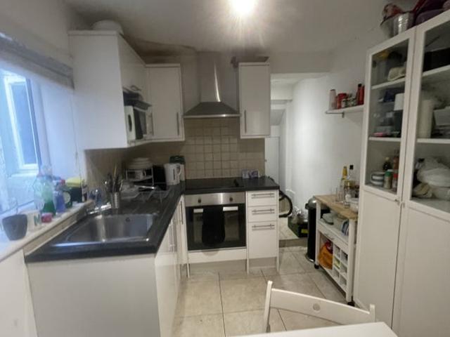 Room at Glenthorne Road, Greater London