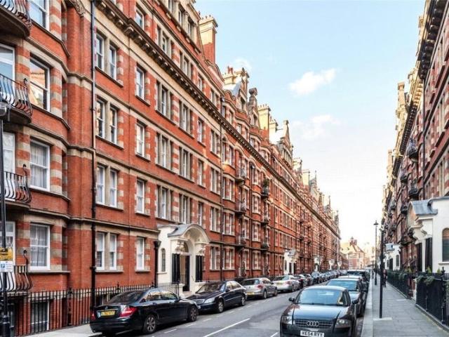 Room at Glentworth Street, City of Westminster