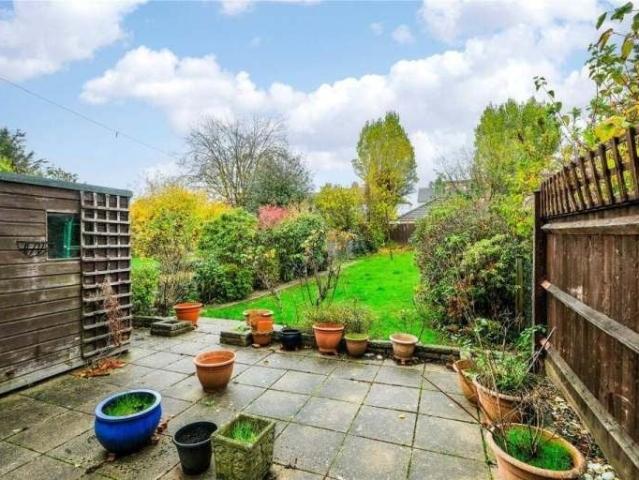 Room at Glenwood Gardens, Greater London