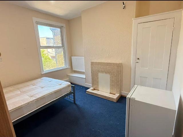 Room at Glenwood Road, Greater London