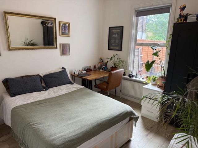 Room at Glenarm Road, Greater London