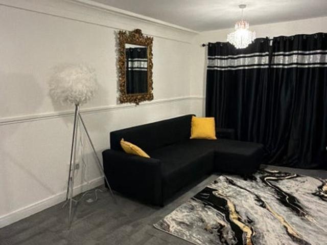 Room at Glenavon Road, Glasgow