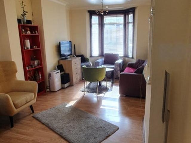 Room at Glenavon Road, Greater London