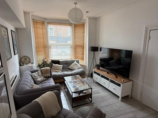 Room at Glenburnie Road, Greater London