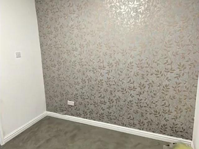Room at Glencoe Avenue, Greater London