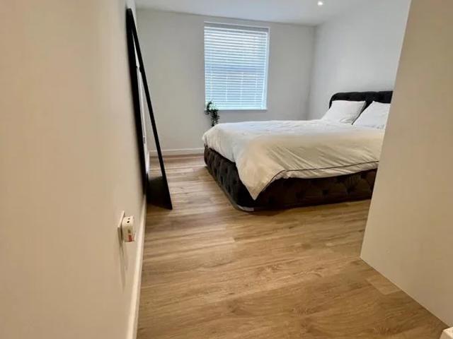 Room at Glencoe Road, Chatham