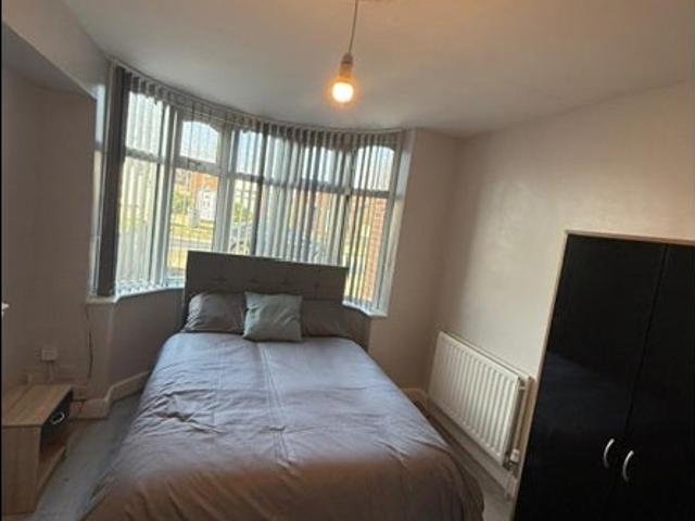 Room at Glendower Road, Birmingham