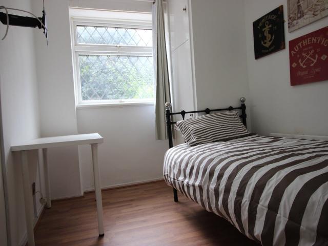 Room at Glengall Grove, Greater London