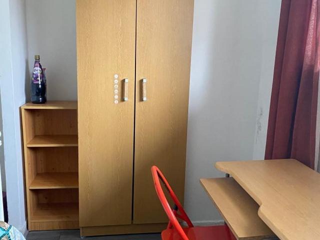 Room at Glengall Grove, Greater London
