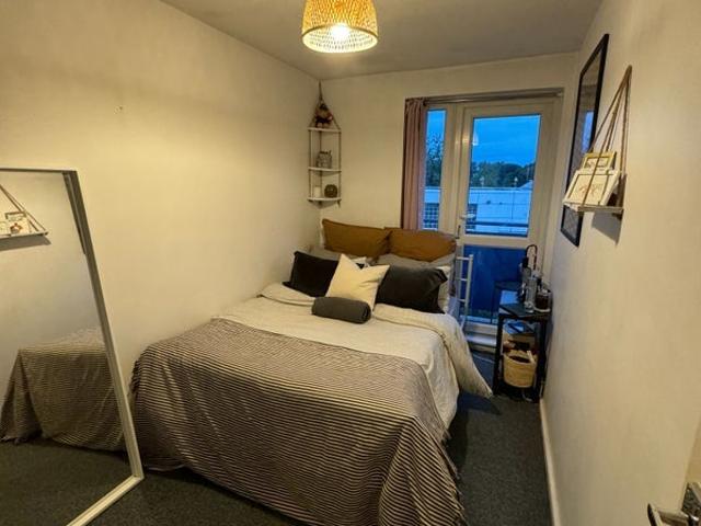 Room at Glengall Grove, Greater London