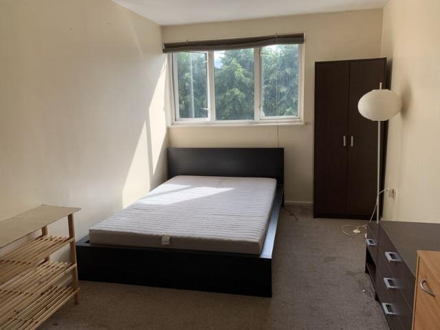 Room at Glengall Grove, Greater London