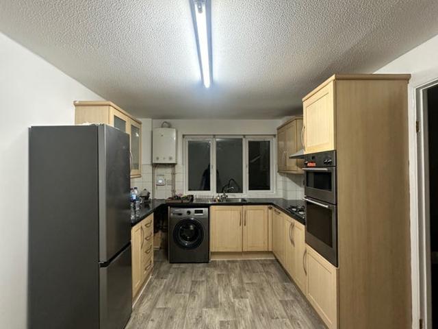 Room at Glengall Road, Greater London