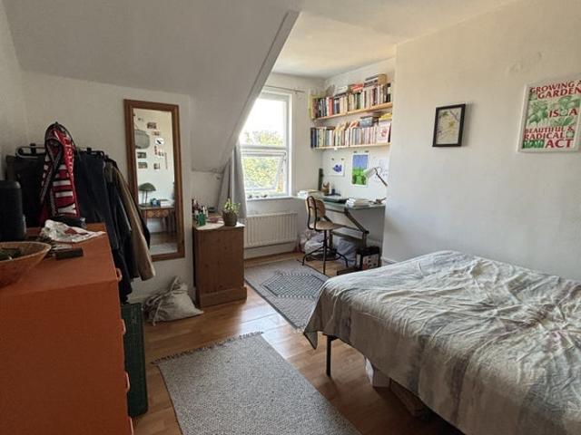 Room at Glengarry Road, Greater London