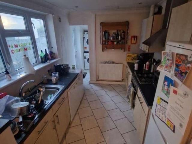 Room at Glenroy Street, Cardiff