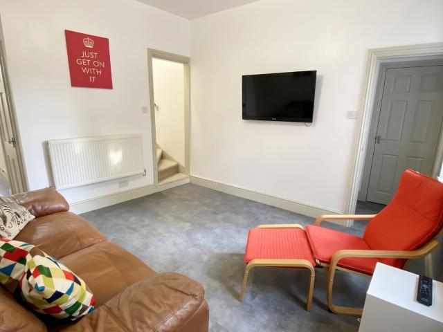 Room at Gleave Road, Birmingham