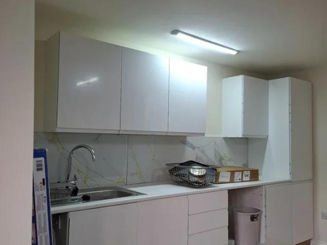 Room at Glebe Avenue, Greater London
