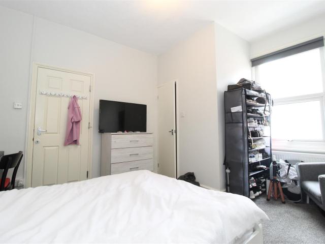 Room at Glebe Avenue, Leeds