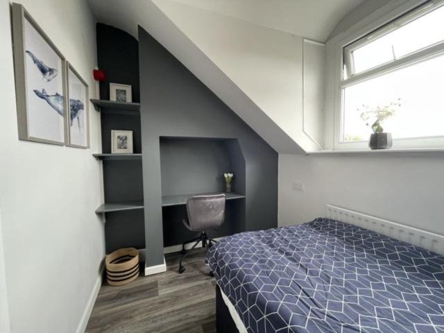 Room at Glebe Close, Worcester