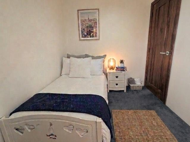 Room at Glebe Road, Wickford