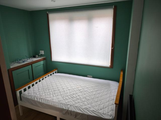 Room at Glebe Street, Wakefield
