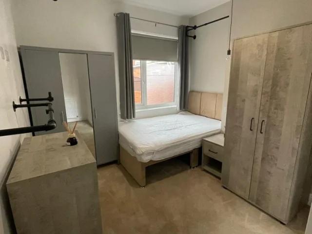 Room at Glebe Street, Wakefield