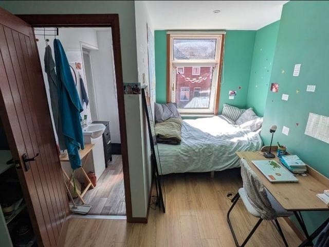 Room at Glebe Street, Wakefield