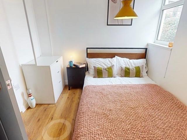 Room at Glebelands Road, Bristol
