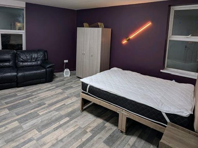 Room at Gledhow Terrace, Leeds