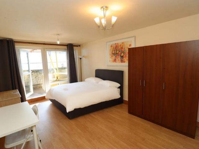 Room at Globe Road, Greater London
