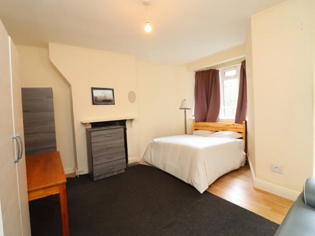 Room at Globe Road, Greater London