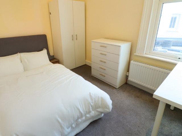 Room at Globe Road, Greater London
