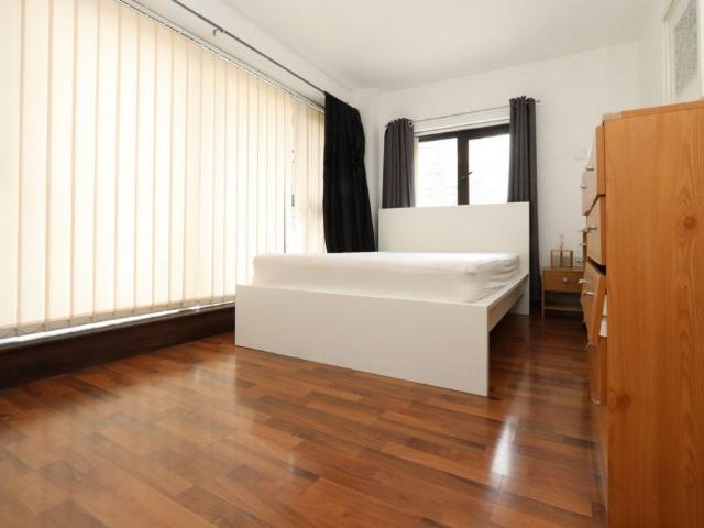 Room at Globe Road, Greater London