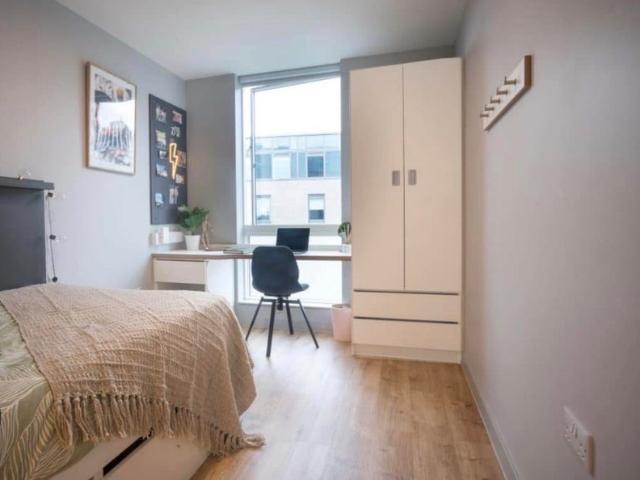 Room at Glossop Road, Cardiff
